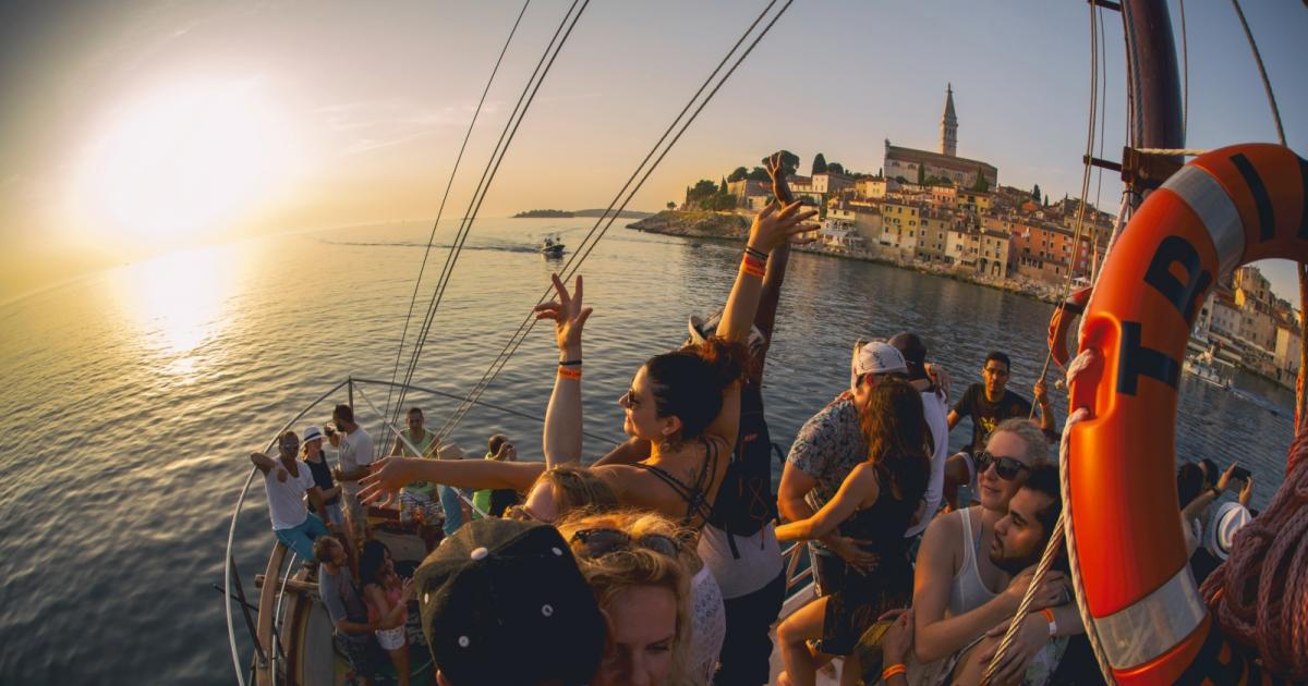 Sunset bachata cruise